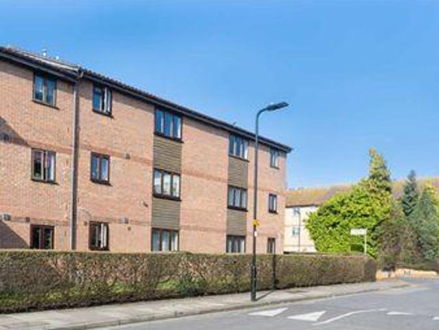 1 Bedrooms Flat for sale in Harewood Terrace, Southall, Middlesex UB2