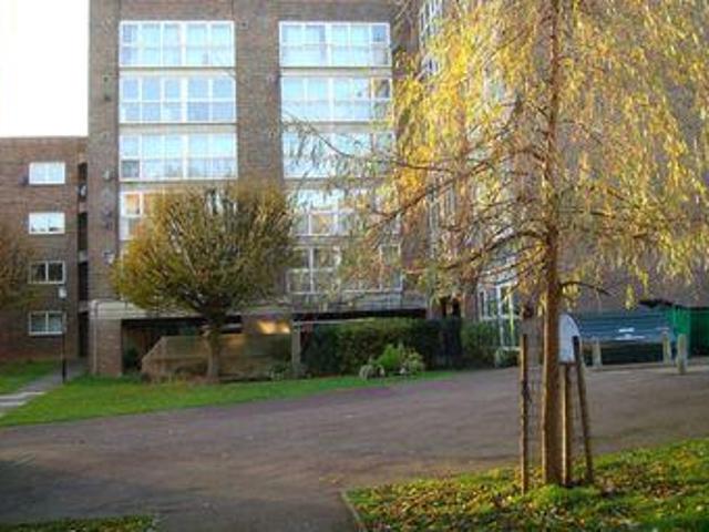 1 Bedrooms Flat for sale in Harris Close, Hounslow TW3