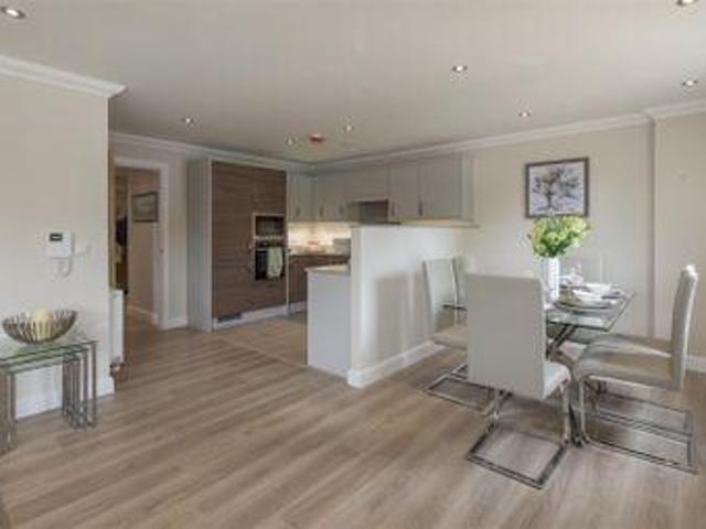 1 Bedrooms Flat for sale in Helston Lane, Windsor SL4