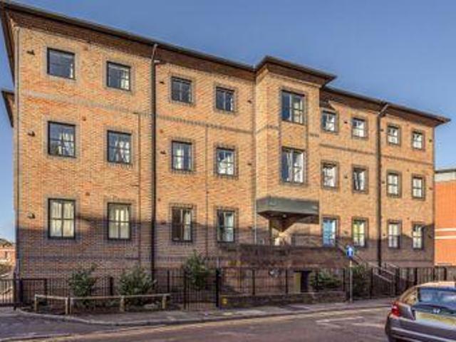 1 Bedrooms Flat for sale in High Wycombe, Buckinghamshire HP11