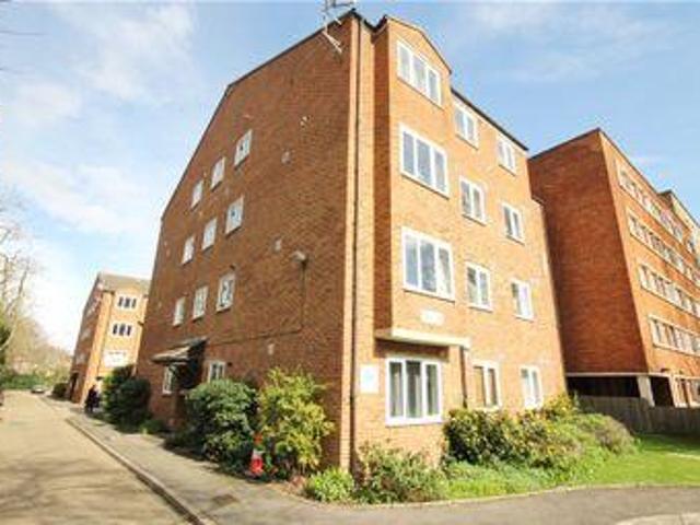 1 Bedrooms Flat for sale in Isis Close, London SW15