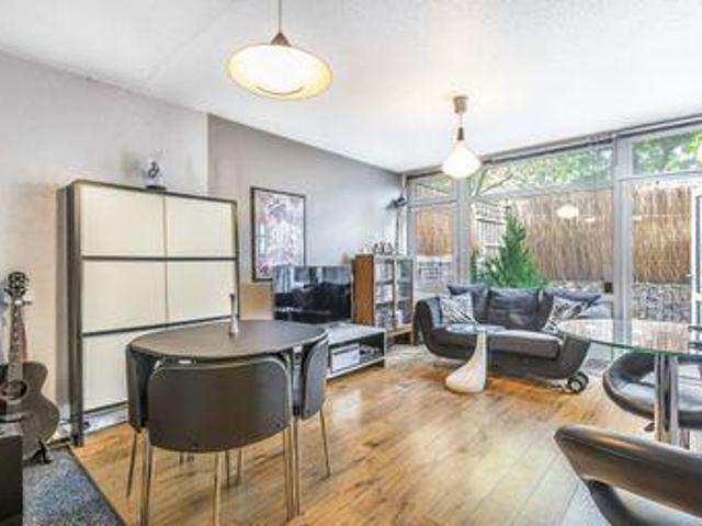 1 Bedrooms Flat for sale in John Parker Square, Clapham Junction SW11