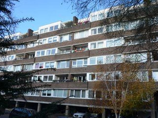 1 Bedrooms Flat for sale in Justin Close, Brentford TW8