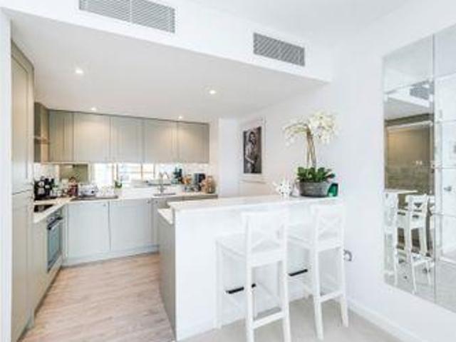 1 Bedrooms Flat for sale in Lombard Road, London SW11