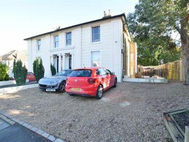 1 Bedrooms Flat for sale in London Road, Redhill, Surrey RH1