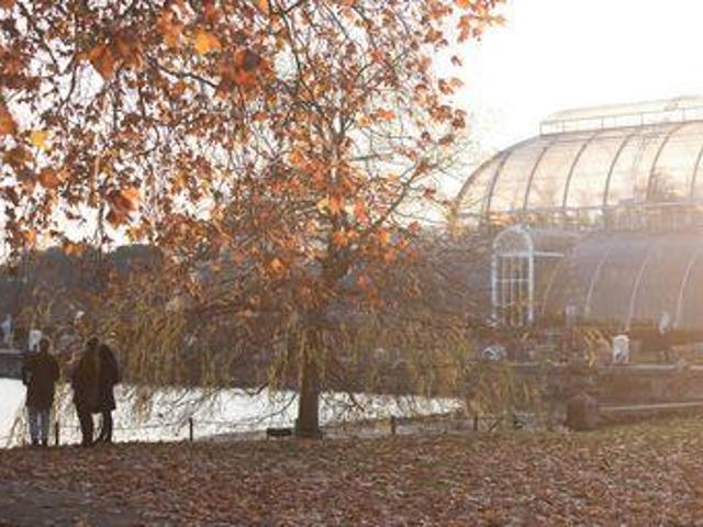 1 Bedrooms Flat for sale in Lakeside Drive, Park Royal, London NW10