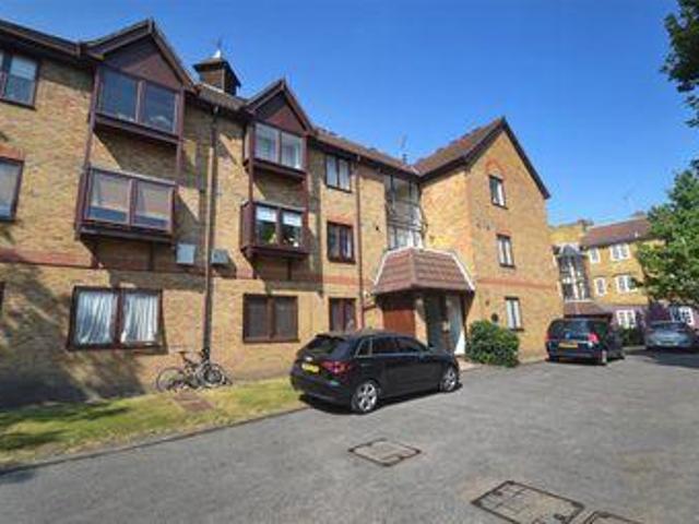 1 Bedrooms Flat for sale in Lambeth Court, Frogmore, Wandsworth SW18