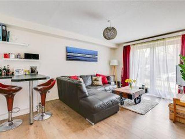 1 Bedrooms Flat for sale in Lambeth Court, Frogmore, London SW18