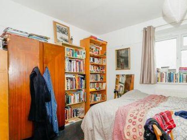 1 Bedrooms Flat for sale in Lamport Close, London SE18