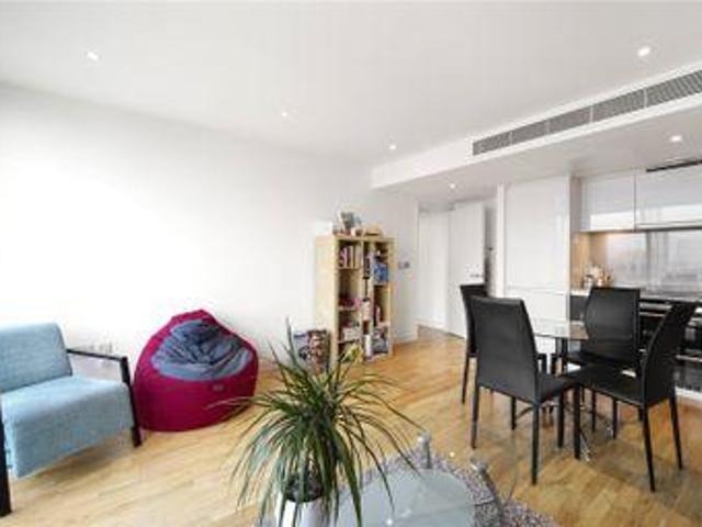 1 Bedrooms Flat for sale in Landmark West, 22 Marsh Wall, London E14