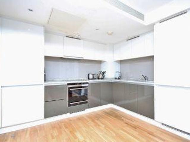 1 Bedrooms Flat for sale in Landmark Tower East, Canary Wharf, London E14