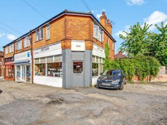 1 Bedrooms Flat for sale in Lansbury Drive, Hayes UB4