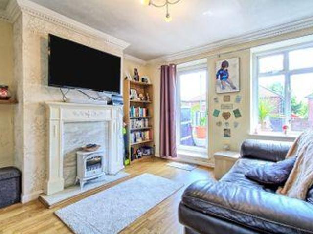 1 Bedrooms Flat for sale in Leyburn Crescent, Romford RM3