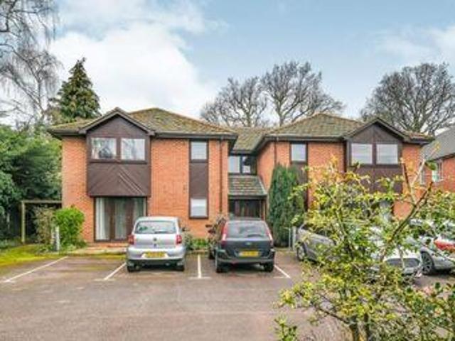 1 Bedrooms Flat for sale in Lightwater Road, Lightwater, Surrey GU18
