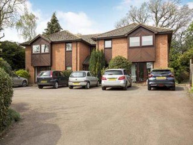 1 Bedrooms Flat for sale in Lightwater, Surrey, United Kingdom GU18
