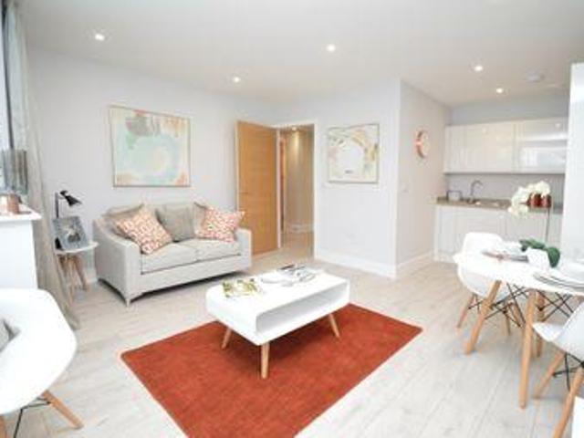 1 Bedrooms Flat for sale in Lilys Walk, Centre Square, High Wycombe HP11