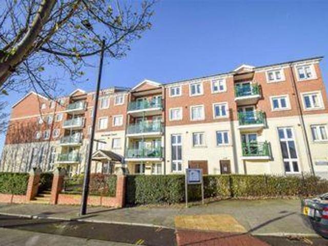 1 Bedrooms Flat for sale in Montague Court, Westcliff On Sea, Essex SS0