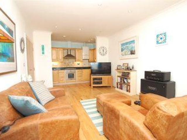 1 Bedrooms Flat for sale in Mandarin Royal, Albert Road, Romford RM1