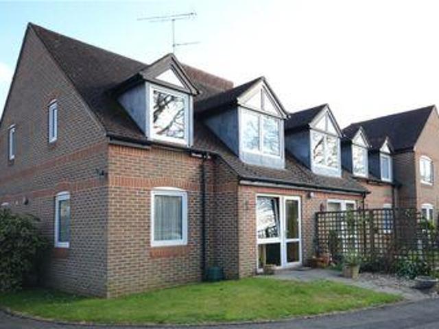 1 Bedrooms Flat for sale in Mckernan Court, High Street, Sandhurst GU47