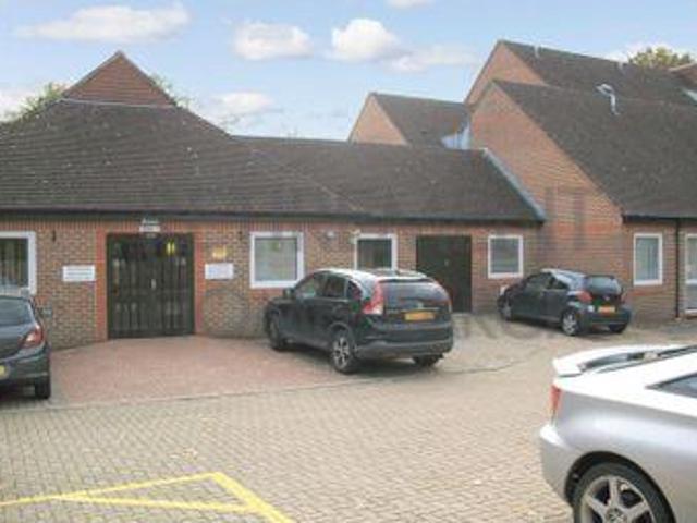 1 Bedrooms Flat for sale in Mckernan Court, Sandhurst GU47