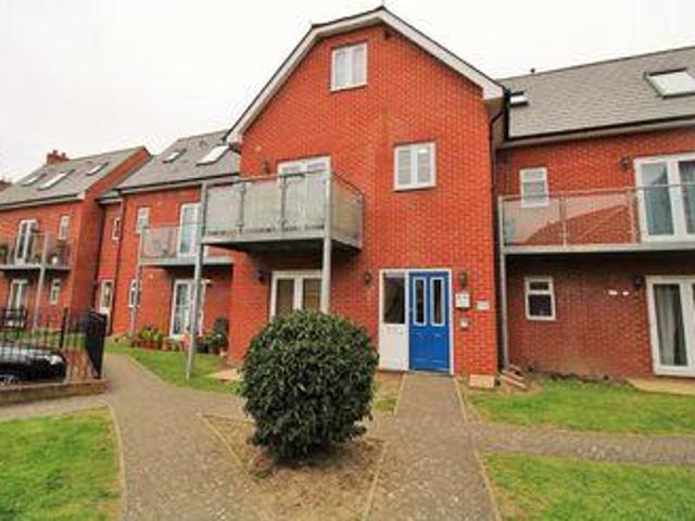 1 Bedrooms Flat for sale in Meyrick Crescent, Colchester CO2