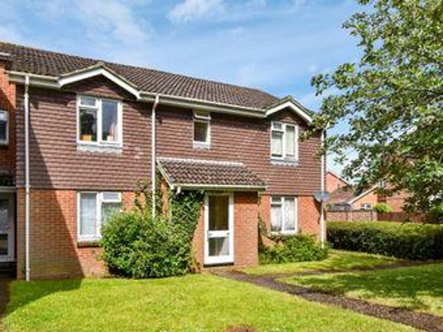 1 Bedrooms Flat for sale in Mimosa Close, Lindford, Bordon GU35