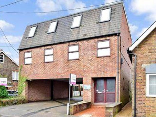 1 Bedrooms Flat for sale in Myrtle Lane, Billingshurst, West Sussex RH14