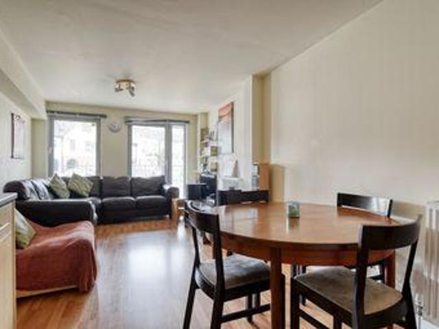 1 Bedrooms Flat for sale in Normandy Place, Bourbon Lane, London W12