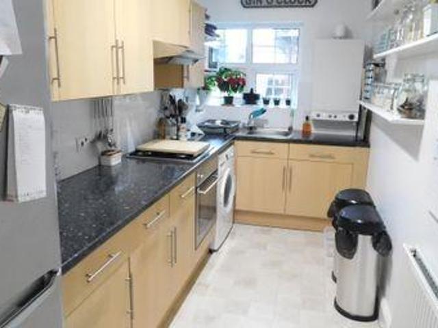 1 Bedrooms Flat for sale in New Road, Whitehill GU35