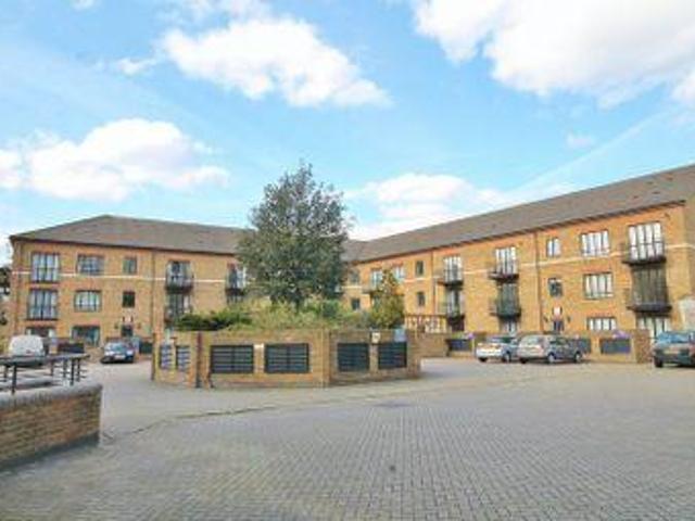 1 Bedrooms Flat for sale in Ship Yard, London E14