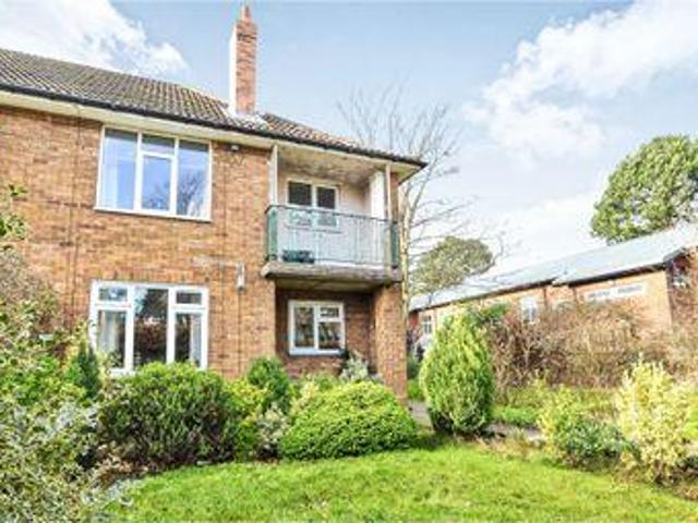 1 Bedrooms Flat for sale in Spen Lane, West Park, Leeds LS16