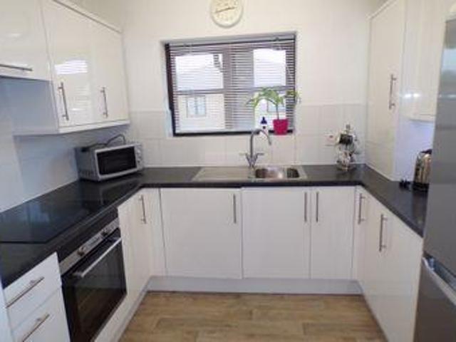 1 Bedrooms Flat for sale in St. James Oaks, Trafalgar Road, Gravesend DA11