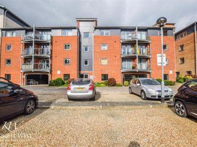 1 Bedrooms Flat for sale in St James Place, De Grey Road, Colchester, Essex CO4
