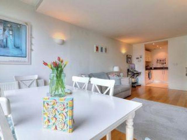 1 Bedrooms Flat for sale in Station Approach, Hayes UB3