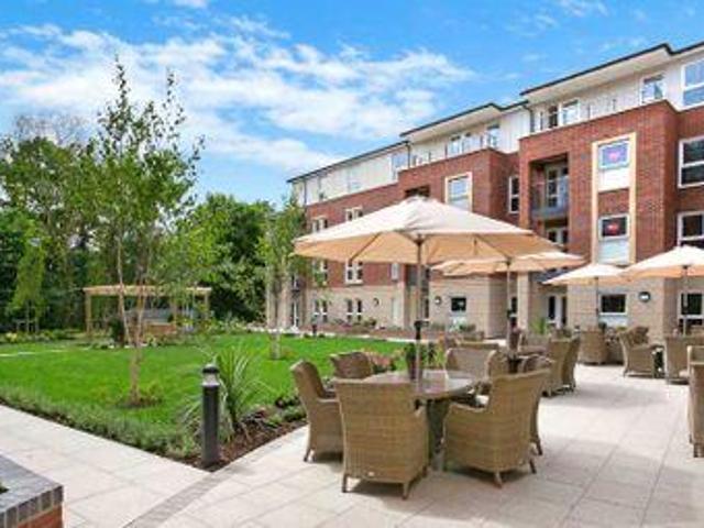 1 Bedrooms Flat for sale in Station Parade, Virginia Water GU25