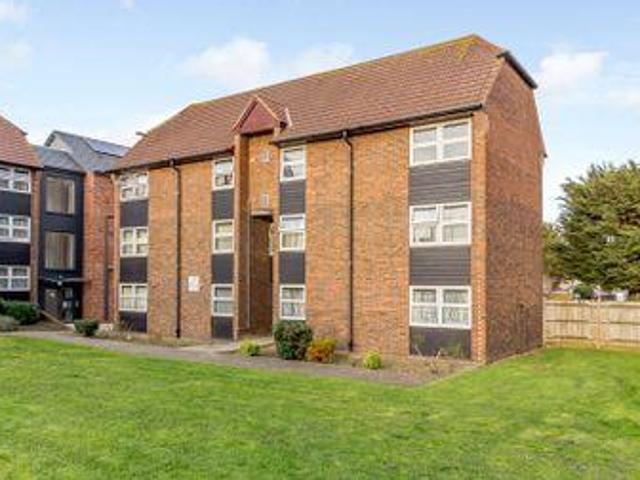 1 Bedrooms Flat for sale in Straight Road, Romford RM3