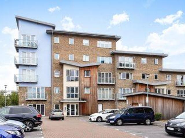 1 Bedrooms Flat for sale in Sundeala Close, Lower Sunbury TW16