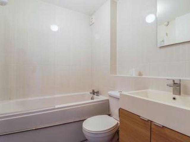 1 Bedrooms Flat for sale in Pope Close, London SW19
