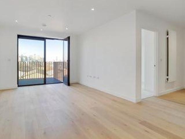 1 Bedrooms Flat for sale in Pendant Court, Royal Wharf, London E16