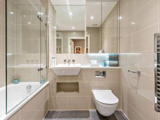 1 Bedrooms Flat for sale in Pinnacle Apartments, Saffron Central Square, Croydon CR0