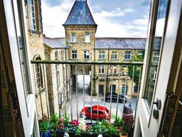 1 Bedrooms Flat for sale in Plover Road, Huddersfield HD3