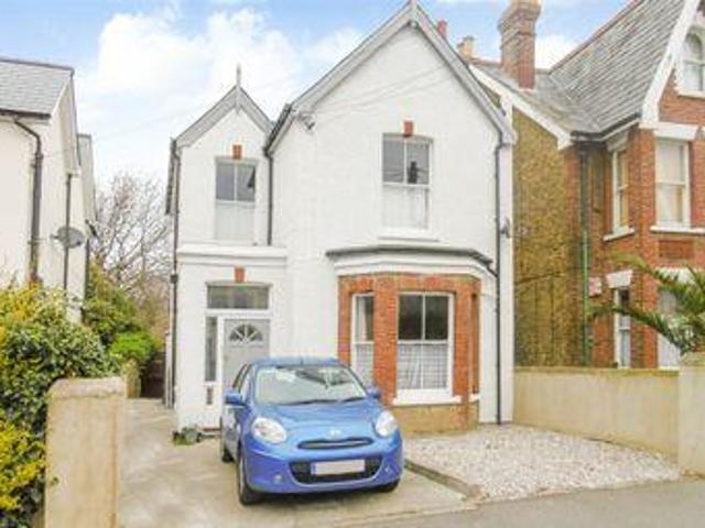 1 Bedrooms Flat for sale in Queens Gardens, Herne Bay, Kent CT6