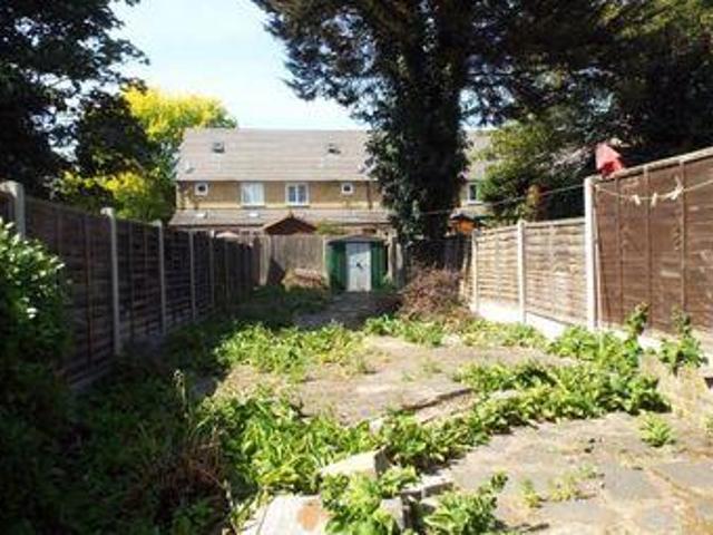 1 Bedrooms Flat for sale in Romford, Havering, United Kingdom RM1