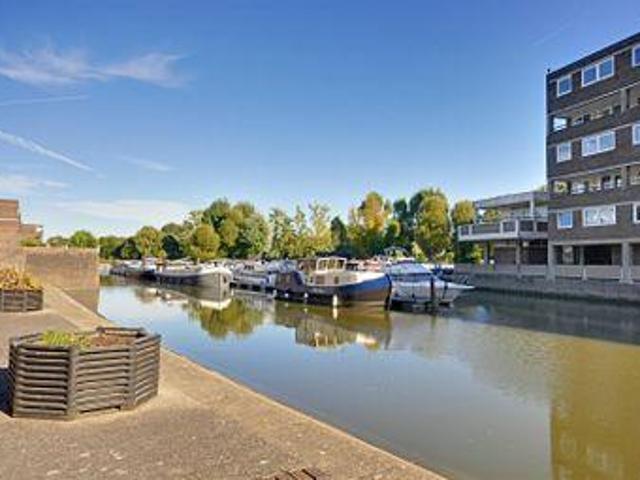 1 Bedrooms Flat for sale in Romulus Court, Justin Close, Brentford TW8