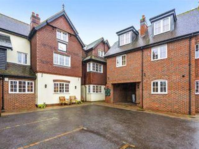 1 Bedrooms Flat for sale in Rose Court, Junction Road, Dorking, Surrey RH4