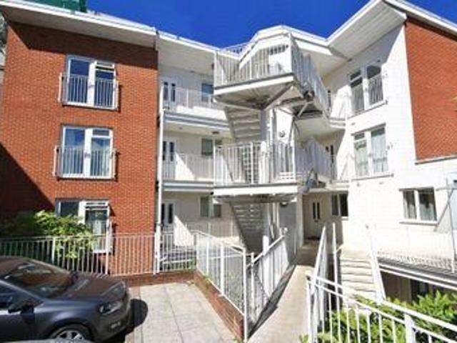 1 Bedrooms Flat for sale in Rectory Court, Walnut Tree Close, Guildford, Surrey GU1