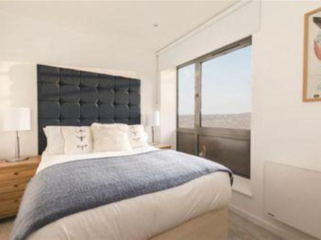 1 Bedrooms Flat for sale in Regent House, Hubert Road, Brentwood CM14