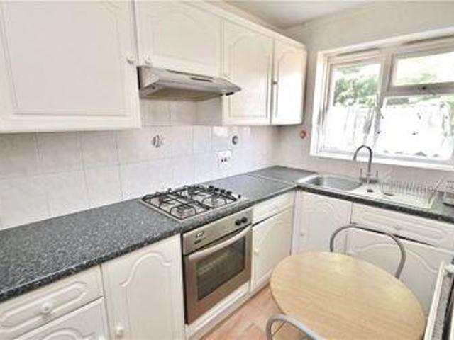 1 Bedrooms Flat for sale in Rushden Close, London SE19