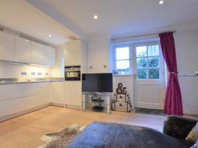 1 Bedrooms Flat for sale in Waterford House, Thorney Mill Road, West Drayton UB7
