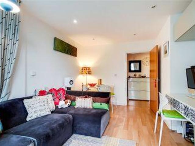 1 Bedrooms Flat for sale in Waterside Apartment, Goodchild Road, London N4